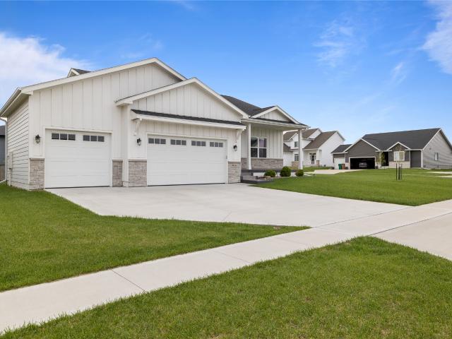 834 33rd Court SW