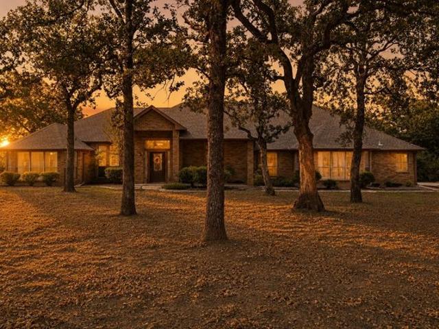 834 Cougar Rd, Lipan, TX 76462