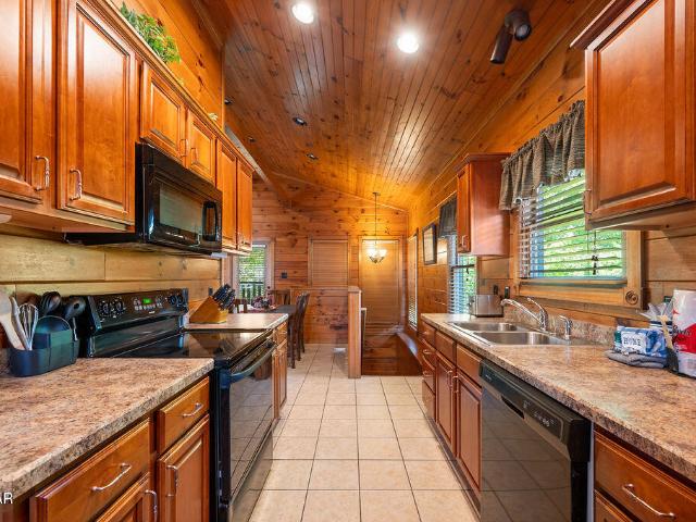 834 Great Smoky Way