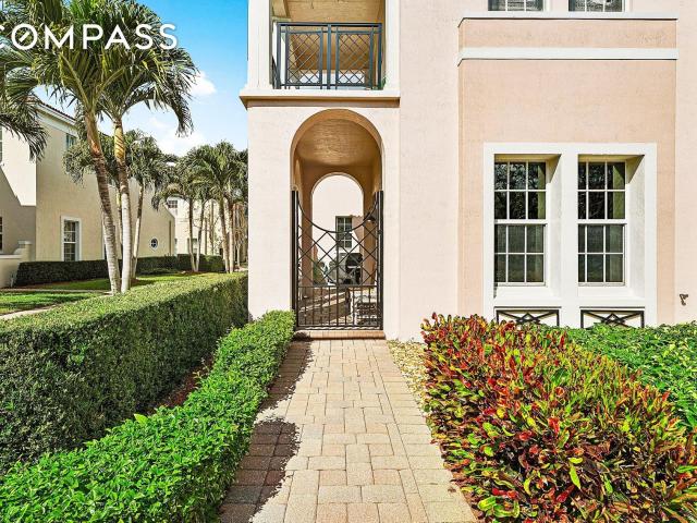 834 NW 83rd Ln, Boca Raton, FL