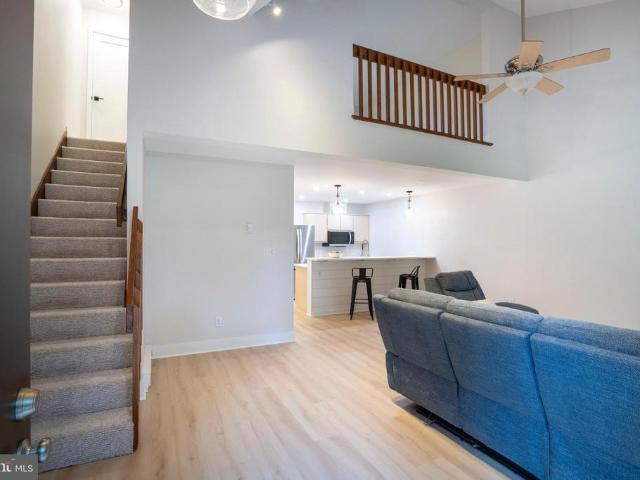834 W Aaron Drive