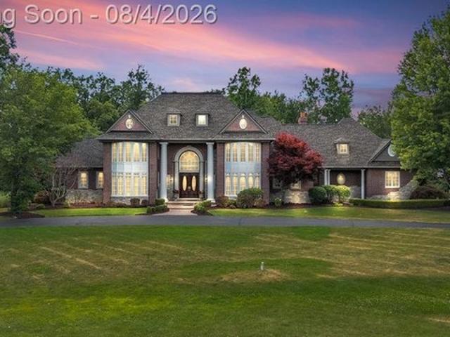 8356 Misty Mdws, Grand Blanc, MI 48439