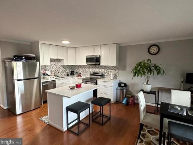 8350 Greensboro Dr #216, McLean, VA 22102