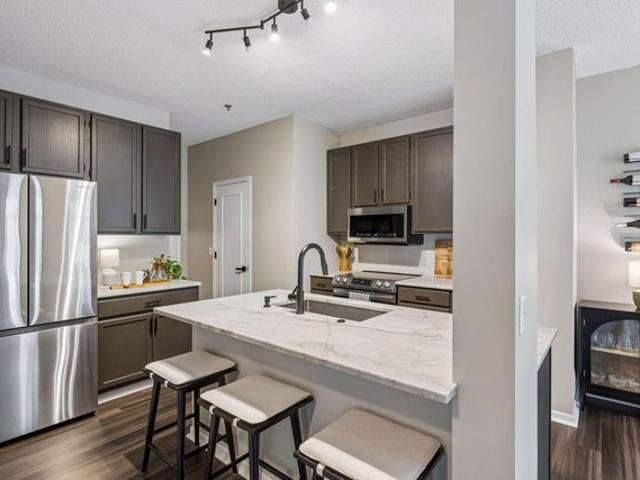 8350 Kimball Dr, Eden Prairie, MN 55347