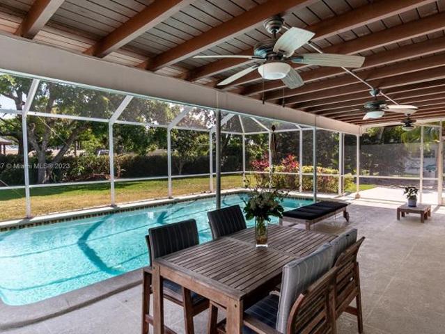 8350 161st St SW, Palmetto Bay, FL 33157