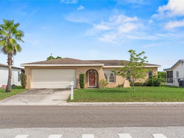 8351 Fox Hollow Dr, Port Richey, FL 34668
