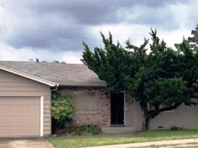 8352 Vomac Rd, Dublin, CA 94568