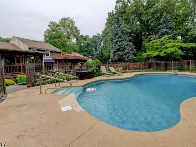 835 Colonial Arms Rd