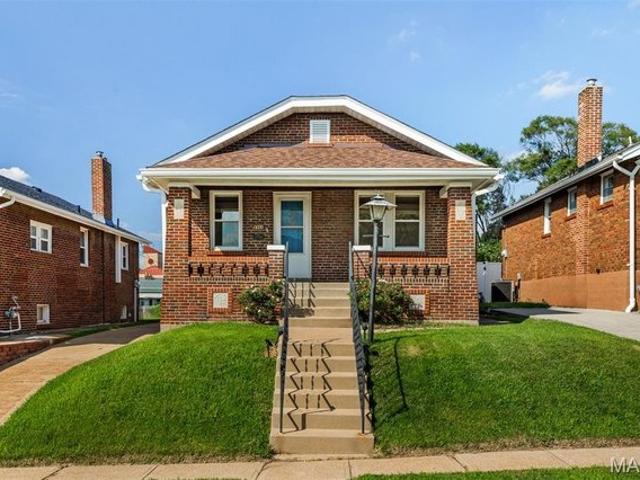 835 Catskill Dr, Saint Louis, MO 63125