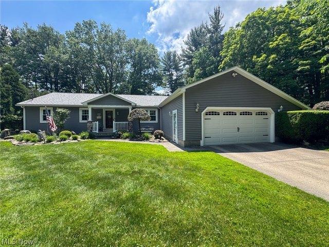 835 Crestview Dr, Youngstown, OH 44512