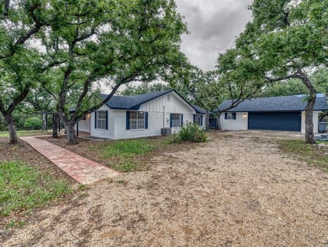 835 Alex Auld Dr, Leakey, TX 78873