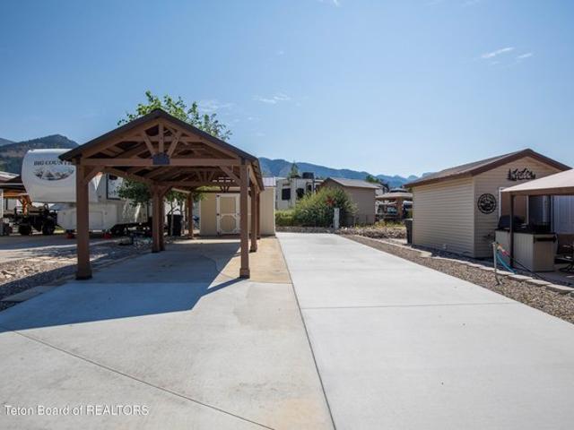 835 Buckboard Dr, Thayne, WY 83127