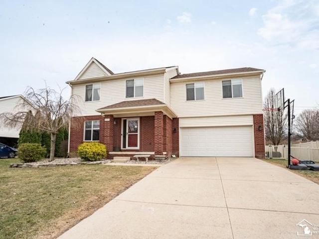 835 Golf Ridge Cir, Dundee, MI 48131