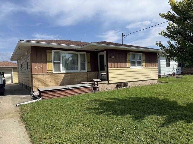835 Dena St, Waterloo, IA 50702