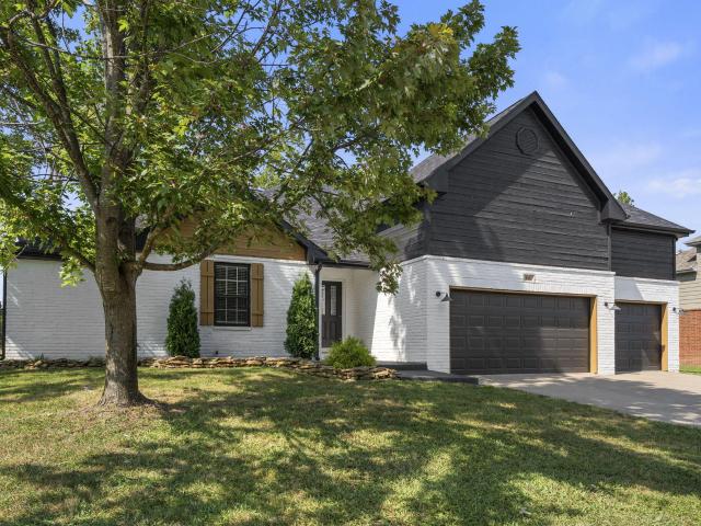 835 E Country Ridge Street