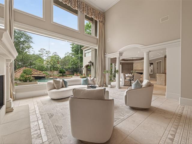835 Echo Lane
