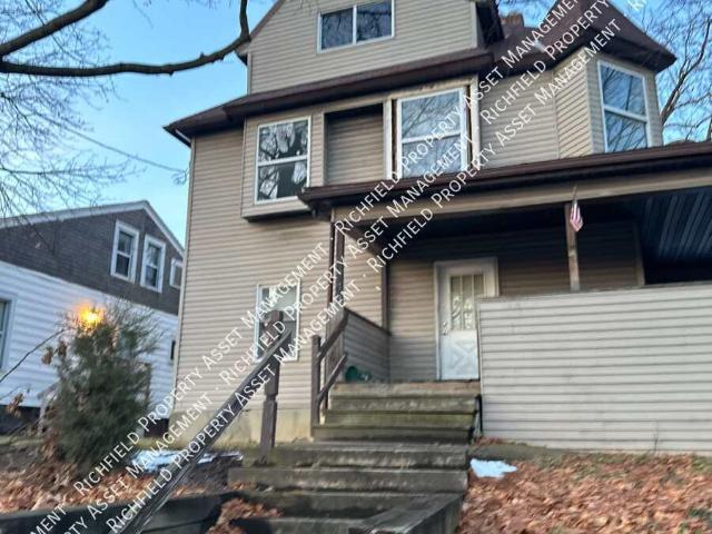 835 Kenmore Blvd Up, 2 beds, 1 full bath