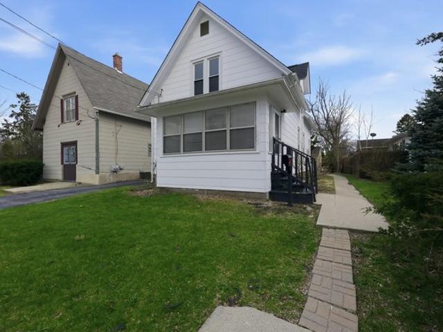 835 Oak St, Elgin, IL 60123