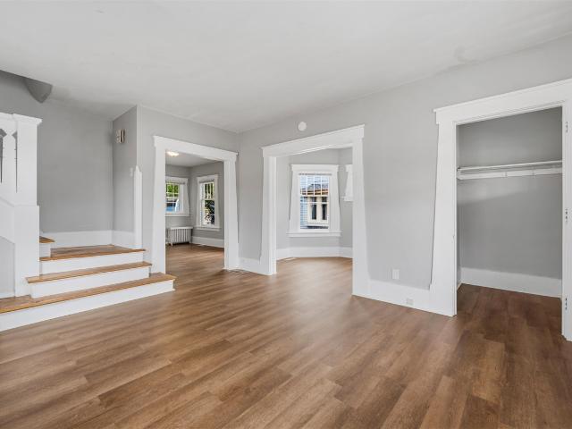 835 Lay Boulevard