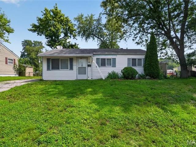 835 Lexington Park, Florissant, MO 63031