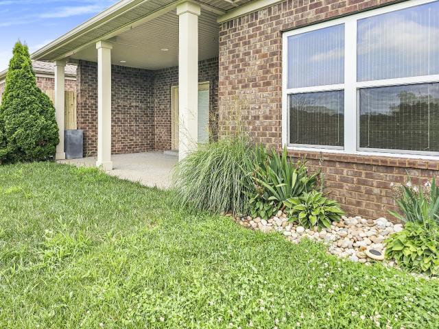 835 Meadowcrest Way