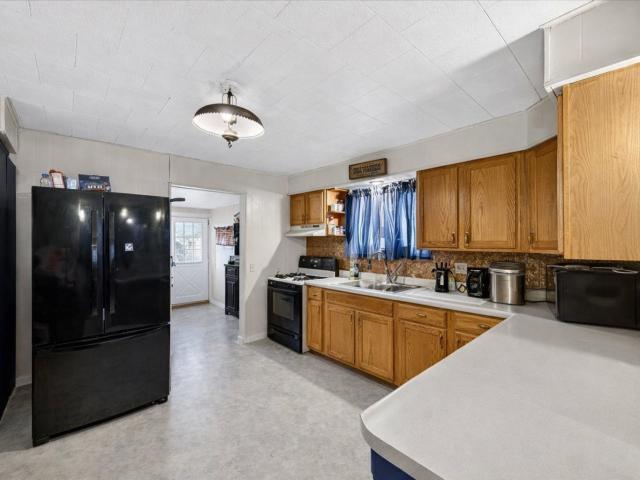 835 N 6th Ave, Canton, IL 61520 | MLS #12588 | Compass