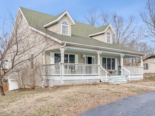 835 Smith Ave, Marshfield, MO 65706