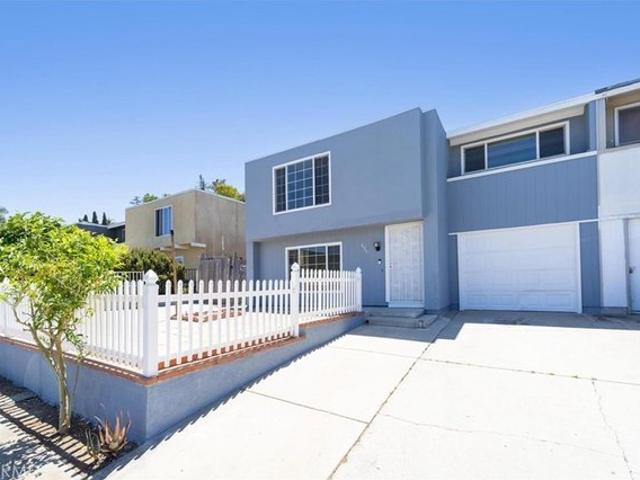 835 Raintree Pl, Vista, CA 92084