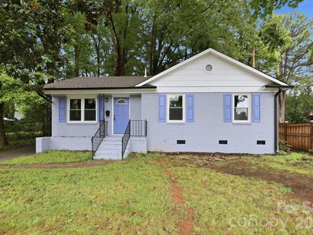 835 Ranch Rd, Charlotte, NC 28208