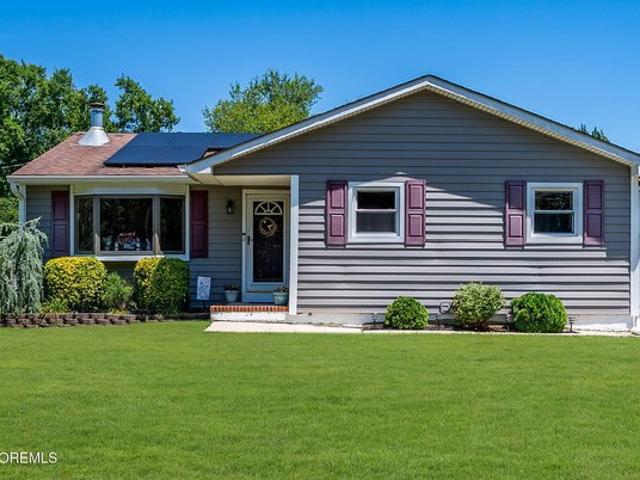835 Vaughn Ave, Toms River, NJ 08753
