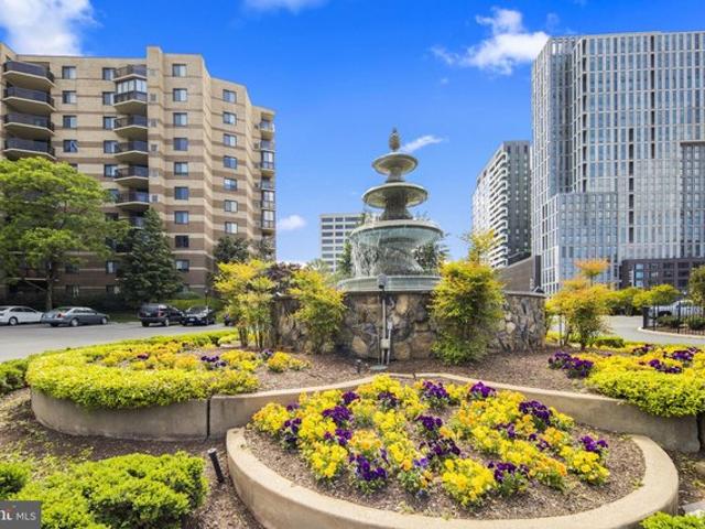 8360 Greensboro Dr Unit 102, McLean, VA 22102