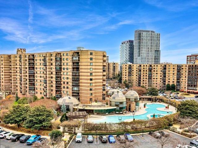 8360 Greensboro Dr Unit 307, McLean, VA 22102
