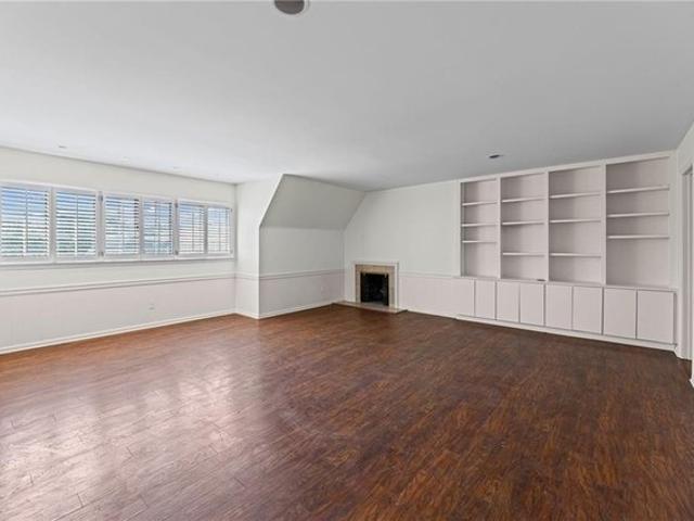 8361 Somerset Dr Apt 303, Prairie Village, KS 66207