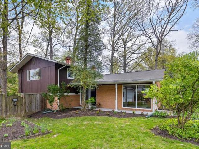 8361 Wagon Wheel Rd, Alexandria, VA 22309
