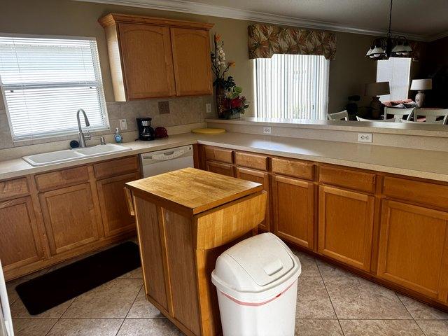 836 Chappells Dr, The Villages, FL 32162