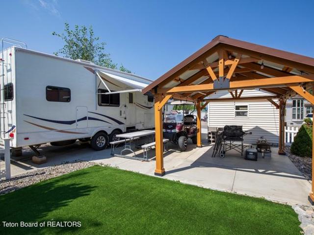 836 Buckboard Dr, Thayne, WY 83127
