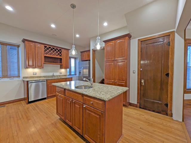 836 E 52nd St, Chicago, IL 60615 | MLS #12546