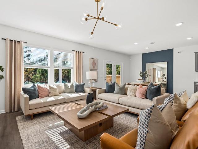 836 Meadowbrook Lane