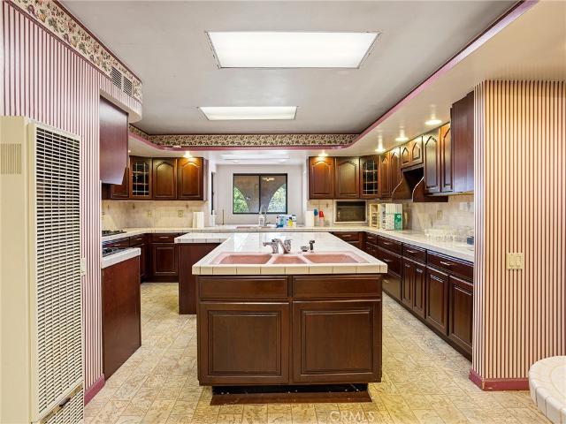 836 N Parish Place