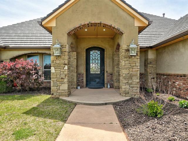 836 NE Arrowhead Road