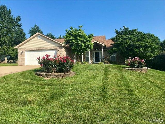 836 Sunnyhill Ln, Columbia, IL 62236
