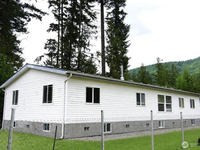 8375 Golden Valley Blvd, Maple Falls, WA 98266