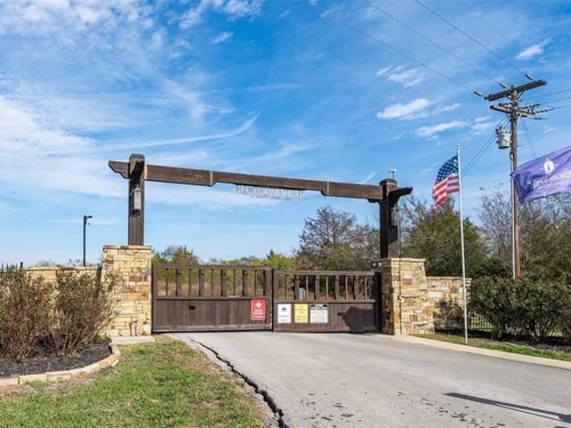 8375 Southern Shore Ct, Kemp, TX 75143