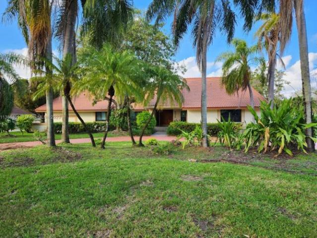 8375 78th St SW, Miami, FL 33143