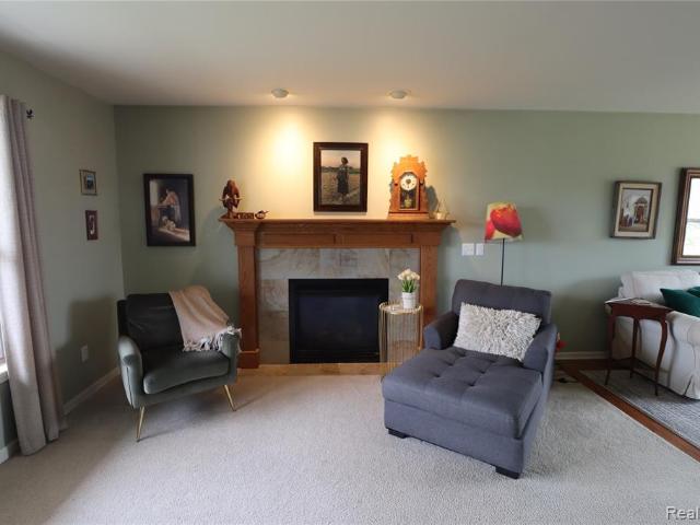 8376 Oak Ridge Drive