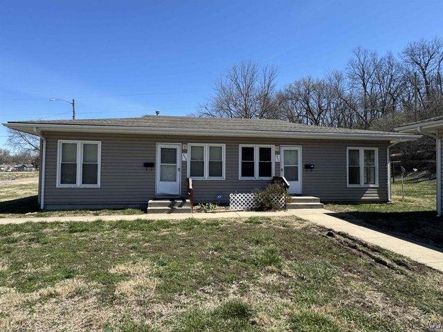 837/839 SE 14th St, Topeka, KS 66607
