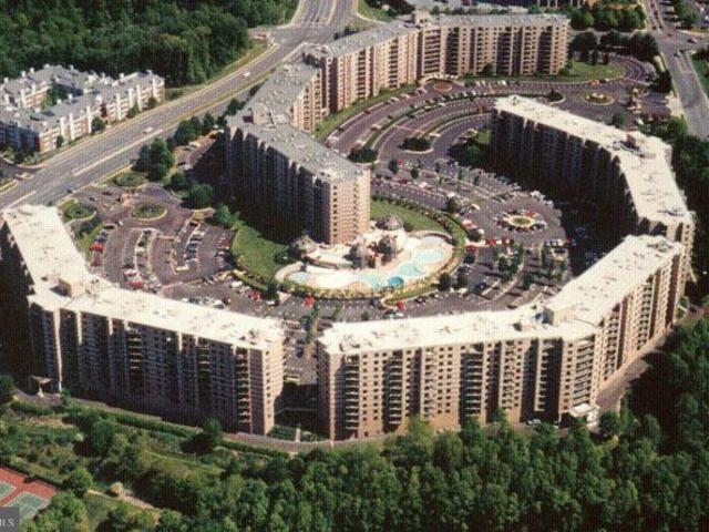 8370 Greensboro Dr #502, McLean, VA 22102