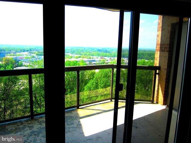 8370 Greensboro Dr Unit 916, McLean, VA 22102