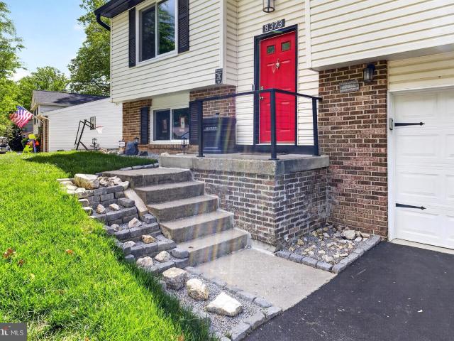 8373 Magic Leaf Rd, Springfield, VA 22153 | MLS #VAFX2302 | Compass