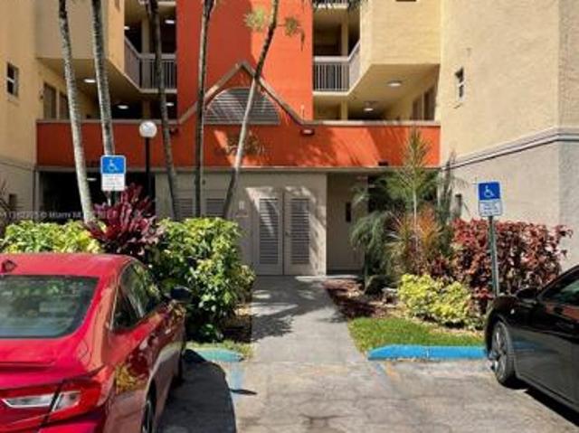 8373 Lake Dr #106, Doral, FL 33166